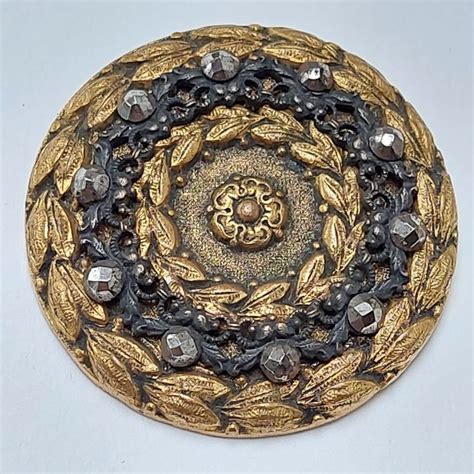 Épinglé par liliane sur boutons Bricolage avec des boutons Bouton