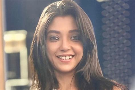 ডিসেম্বর মাসকে কীভাবে স্বাগত জানালেন গৌরব ঘরণী দেবলীনা Latest Photoshoot Of Actress Devlina