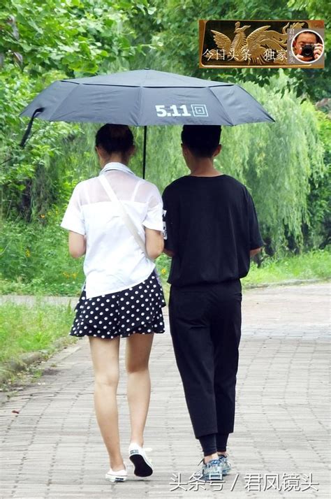湖北宜昌：大學校園，美女帥哥手牽手，溫馨！他們是情侶嗎？ 每日頭條