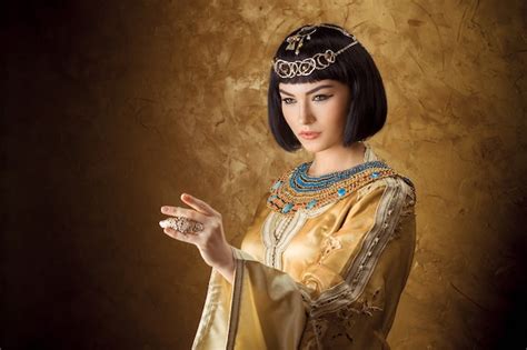 Premium Photo Beautiful Egyptian Woman Like Cleopatra Pointing Finger