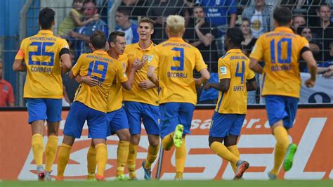 2 Bundesliga Eintracht Braunschweig Siegt Gegen Arminia Bielefeld