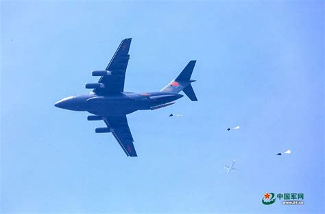 从空中生命航线“俯瞰”我军战略投送新面貌 中国军网