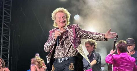 Rod Stewart Fans Upset As Concert Ends Abruptly Singer Storms Off