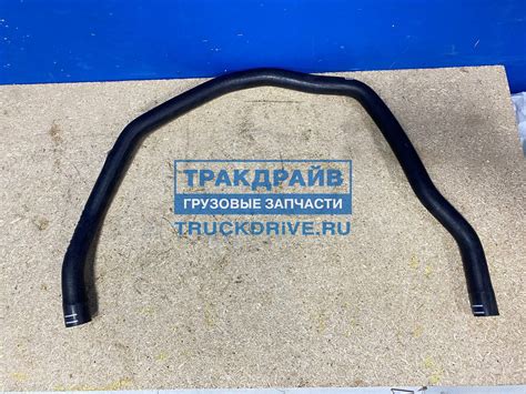 Патрубок радиатора Вольво ФМ4 от расширительного бачка 21801796 Volvo