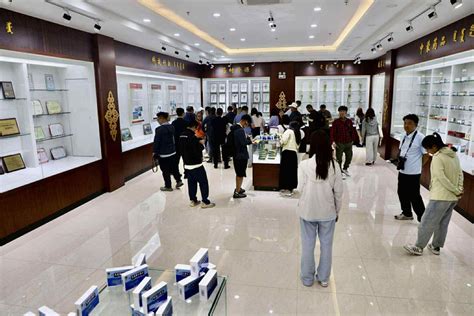 “Тяньчи” уламжлалт эмийн үйлдвэр жилд 251 нэр төрлийн бүтээгдэхүүн үйлдвэрлэж байна