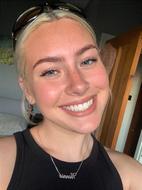 Happy Sunday From Me And My Freckles Sexy