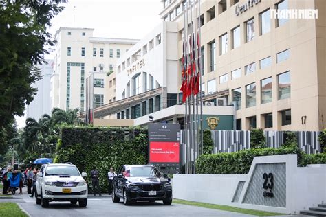 ဟိုချီမင်းမြို့တော်ရှိ နေရာအတော်များများတွင် အထွေထွေအတွင်းရေးမှူး ဟနွိုင်းကို အထိမ်းအမှတ် အလံမ