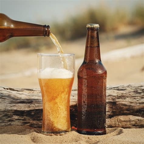 Cerveja Na Praia Foto Premium