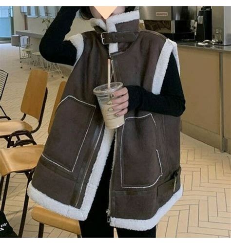 Ak 가죽 뽀글이 조끼 여성 하이 넥 스트랩 버클 조임 티몬