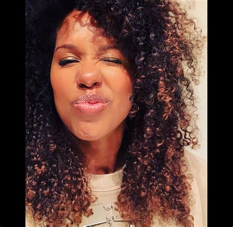 Photo Nathalie Loriot Est Lune Des Choristes De Noubliez Pas Les