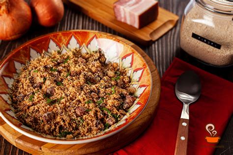 Farofa de bacon muito deliciosa e super fácil de fazer