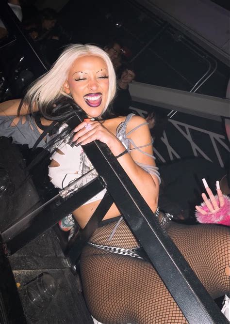 Pin By Reloswrld On Doja Cat Pretty People Doja Cat Street Style