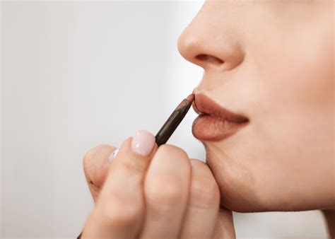 How To Make Your Lips Look Bigger With Makeup 2024 Guide