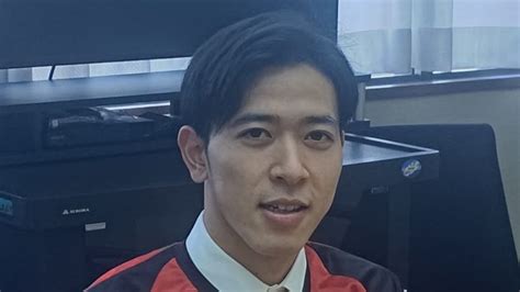 狛江市に誕生したjリーガー豊田歩さんが市長表敬訪問 コマラジにも生出演 │ 狛江ニュース