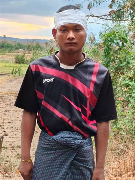 ⁨စစ်‌ကြောင်းကထွက်‌ပြေးလာတဲ့ စစ်ကောင်စီတပ်သား ၁ ဦးကို Pdf ဖမ်းမိ Myaelatt Athan