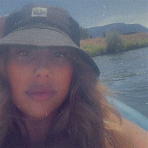 Priyanka Pri Mad • Threads Say More