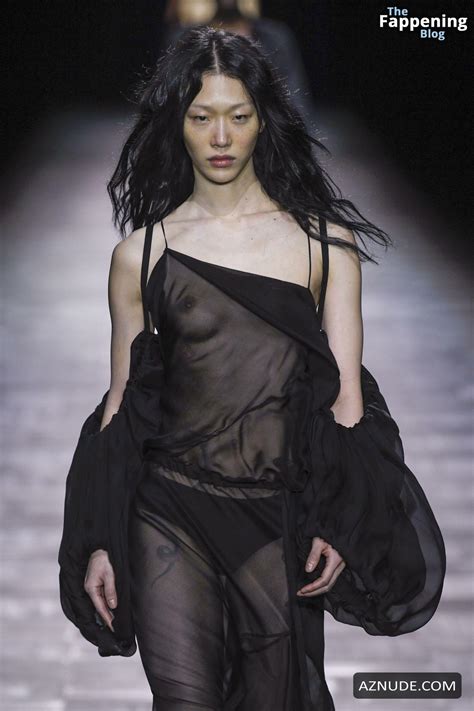 Sora Choi Sexy Flashes Her Hot Tit As She Walks The Runway At The Ann
