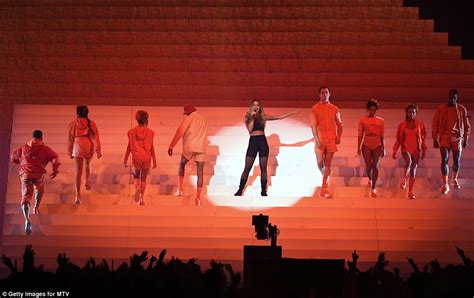 Mtv Ema 2017 Camila Cabello Puts On Sexy Performance Daily Mail Online