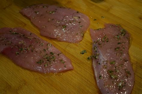 Gemarineerde Kalkoenlapjes Gebakken In De Grillpan Marinated Turkey Escalopes Baked In A Grill Pan