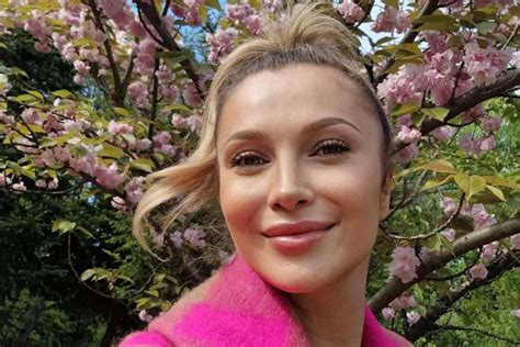 Lora S A Mutat Din România și Face Primele Declarații „aici Oamenii Nu Se Agită Atât De Mult