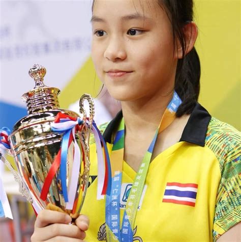 เปิดวาร์ป “ส้ม” สรัลรักษ์ ดาวรุ่งแบดมินตันหน้าหมวย ขวัญใจคนใหม่ของชาวไทย