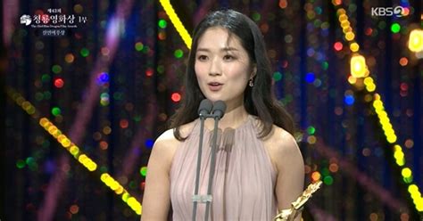 불도저에 탄 소녀 김혜윤 신인여우상 수상 청룡영화상