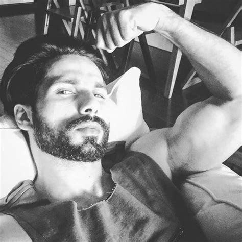 Shahid Kapoor Hot And Sexy Photos