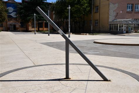 Двориште Академија техничко васпитачких струковних студија Одсек Ниш