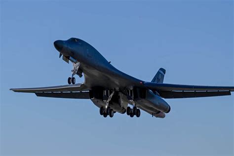 Didekati Jet Tempur MiG 31 Rusia 2 Pesawat Pengebom B 1B AS Putar Balik