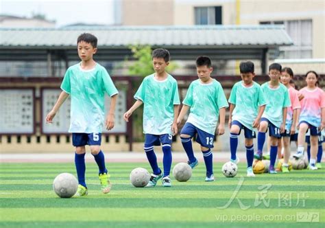 四川华蓥：让课间10分钟动起来 人民图片网
