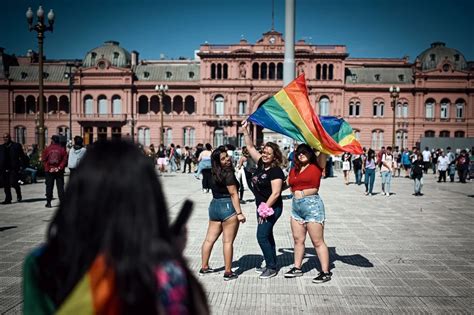 La Historia De La Marcha Del Orgullo Represión En Un Bar De Nueva York