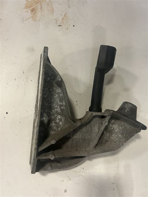 Freightliner Hood Guide Support Bracket Rh