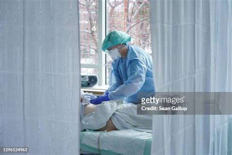 Nurse Massage Photos And Premium High Res Pictures Getty Images