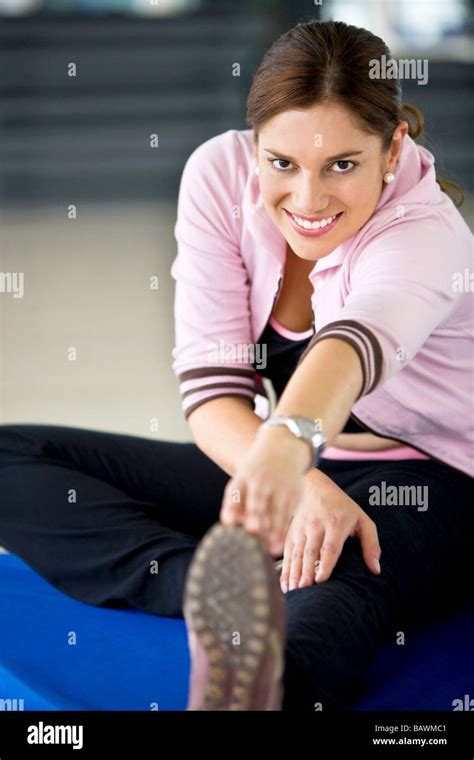 Dynamic Stretch Leg Hi Res Stock Photography And Images Alamy