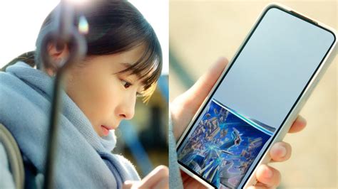 伊藤沙莉、ポケポケ新パック「時空の激闘」開封で激レアカード入手！？新機能「トレード」で友達と大はしゃぎ 『pokémon Trading