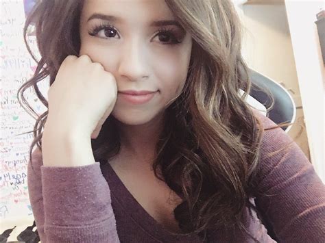 Pokimane Joi Streamer