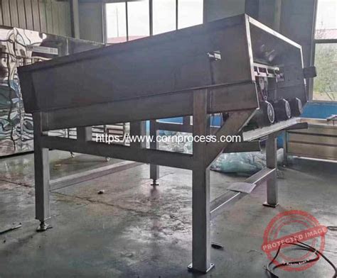 Rubber Roller Type Fresh Sweet Corn Dehusking Machine Corn Flake