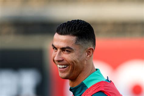 Cristiano Ronaldo Conquista Youtube Su Canal Está A Un Paso De Los 65