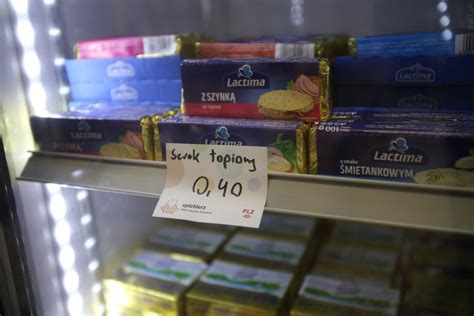 Tak wygląda pierwszy sklep socjalny w Polsce Chleb po 50 groszy