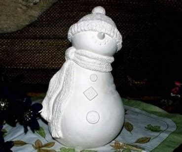 Schneemann mit Pudelmütze und Schal 23 cm hoch Schrühware