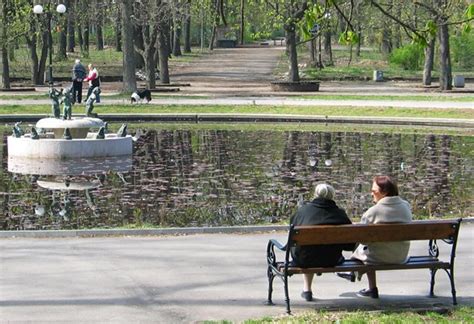 Ремонтират езерото с лилиите и 28 000 кв м алеи в Борисовата