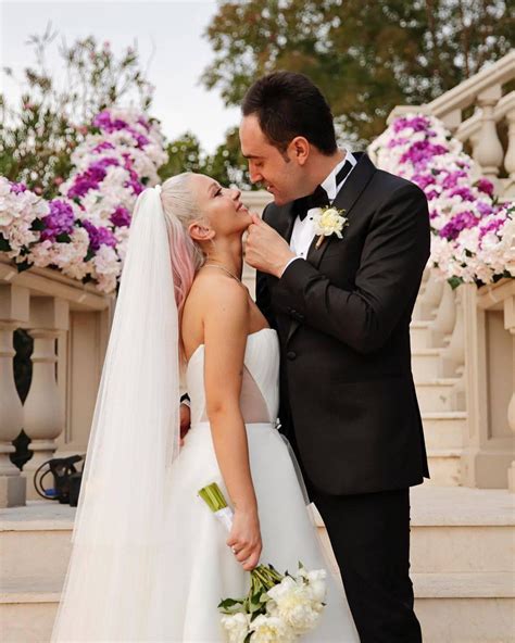 Ece Seçkin Eşi Çağrı Terlemeze Seslendir Evliliğinin Ilk Yılını Geride Bıraktılar Magazin