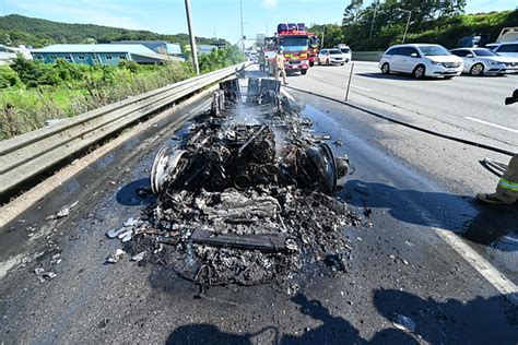 폭염속 차량 과열 추정 화재 잇따라 ‘비상 차량 점검 등 각별히 유의해야 중앙신문