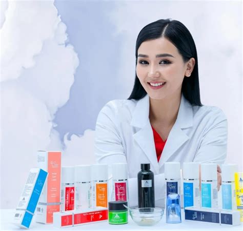 Оюука Салон БАТГАНЫ САЛОН 😯😯😯 Оюука нь гарын шавь нараа бэлдэх гэж байгаа шүү Органик пийл