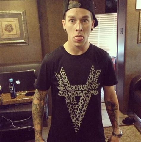 Justin Hills Justin Hills Sleeping With Sirens Pierce The Veil