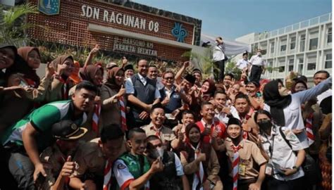 Anies Baswedan Resmikan Empat Sekolah Negeri Net Zero Pertama Di Indonesia Posbekasi