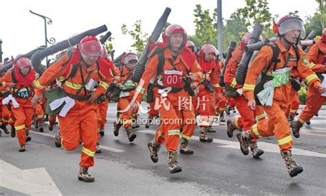 河北秦皇岛：森林消防赛技能 提升森林火灾扑救能力 人民图片网