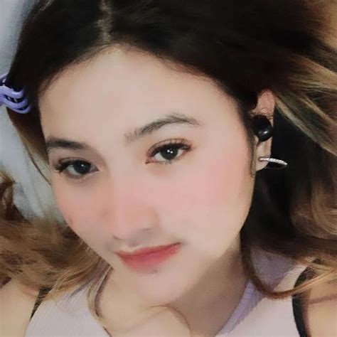 Lola Handayani On Threads