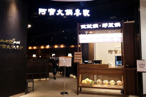 台中南屯秀泰生活台中文心店 全台首座旗艦館全台最美書房全台最奢華影城有中南部最大超級巨幕廳影城 藍色起士的美食主義
