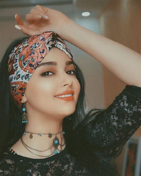 9 Hot Sexy Maimoona Shah Bikini Pics